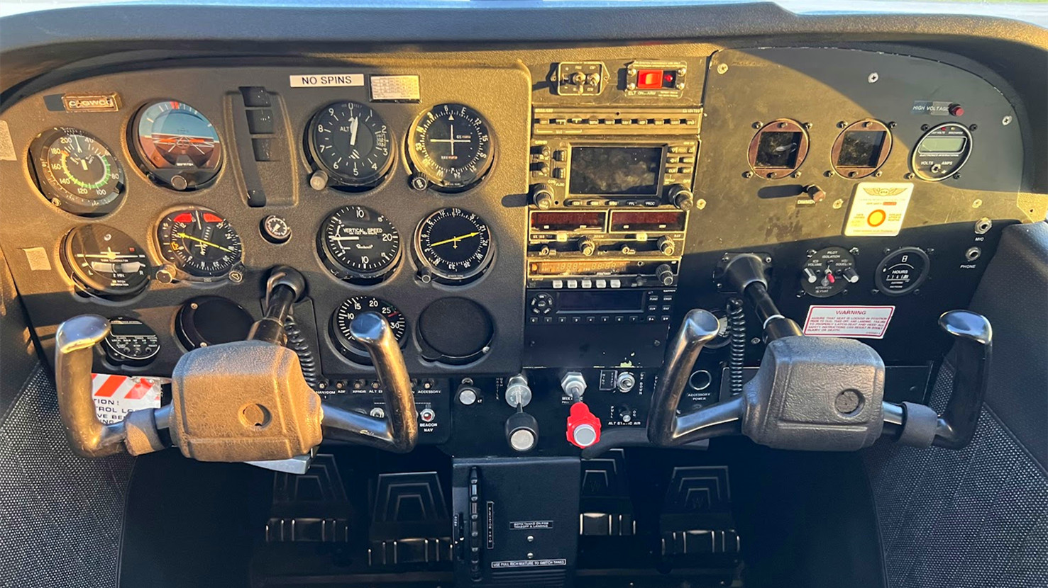 Cessna 172 C-GWCG - Professional Flight Center