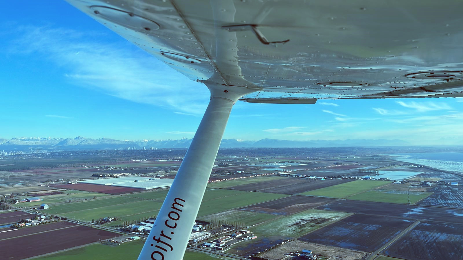 High Wing or Low Wing – Which Aircraft Should I Choose - Professional ...